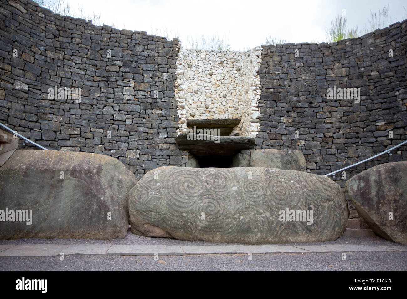 Large circular mound hi-res stock photography and images - Alamy