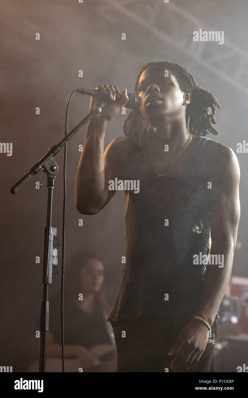 Daniel caesar concert hi-res stock photography and images - Alamy