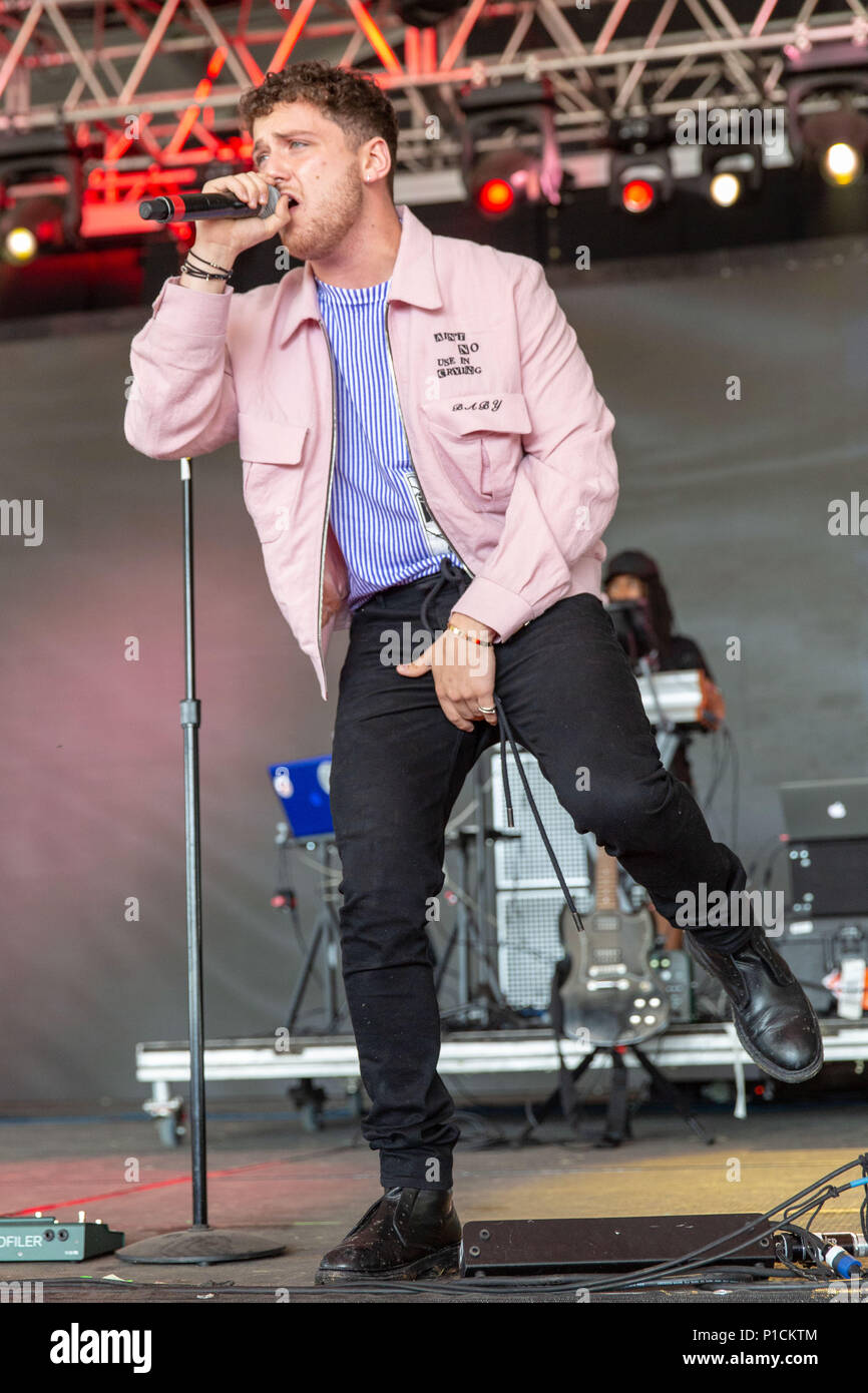 Bazzi concert hi-res stock photography and images - Alamy