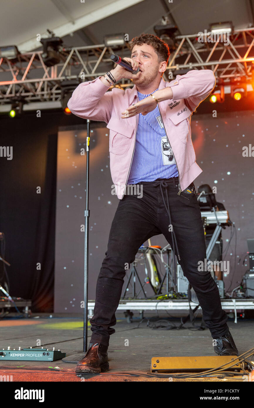 Bazzi concert hi-res stock photography and images - Alamy