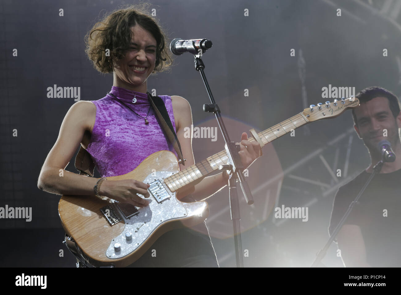 Pomme live music hi-res stock photography and images - Alamy