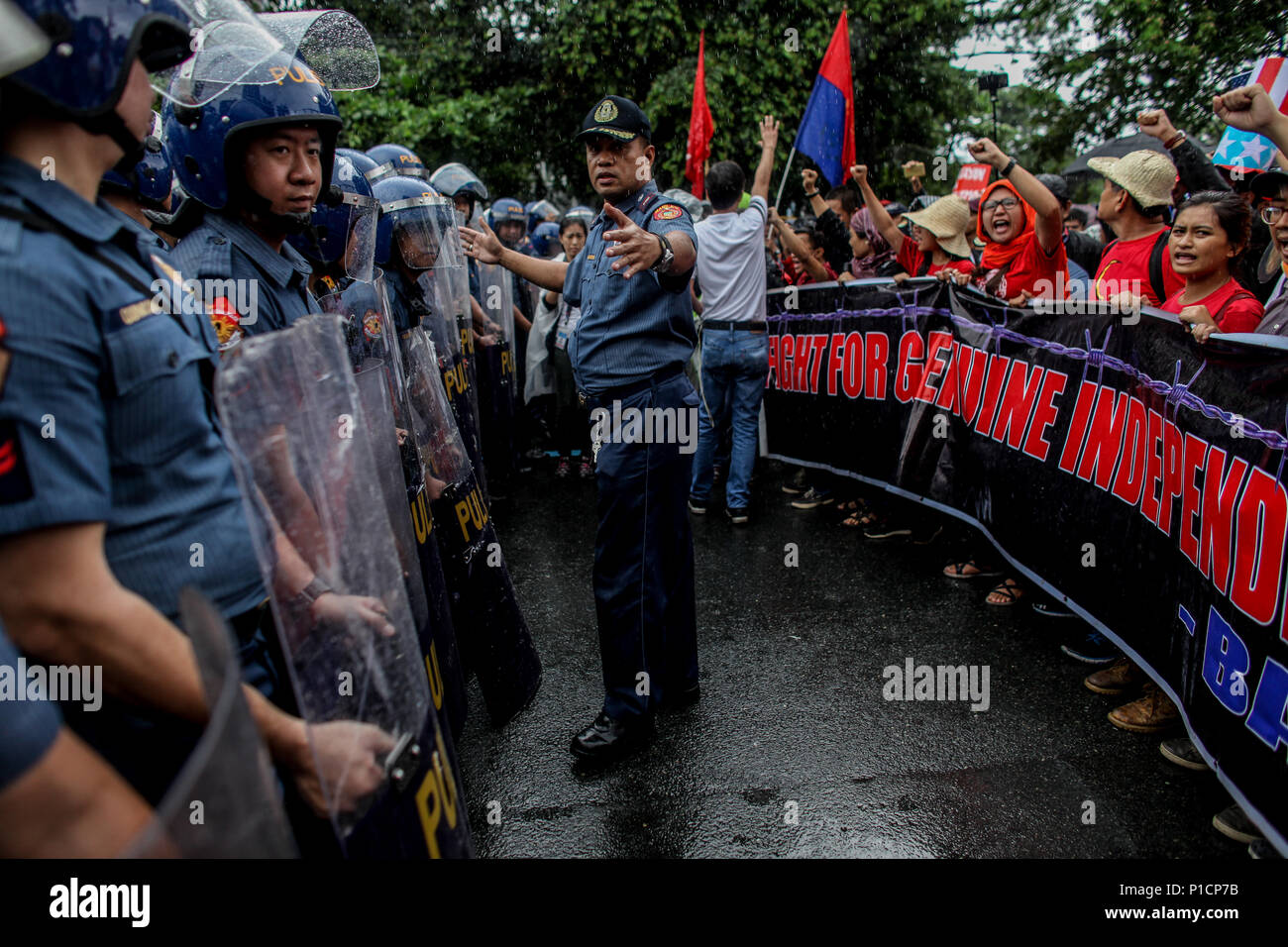 Manila philippines 2000 protest hi-res stock photography and images - Alamy
