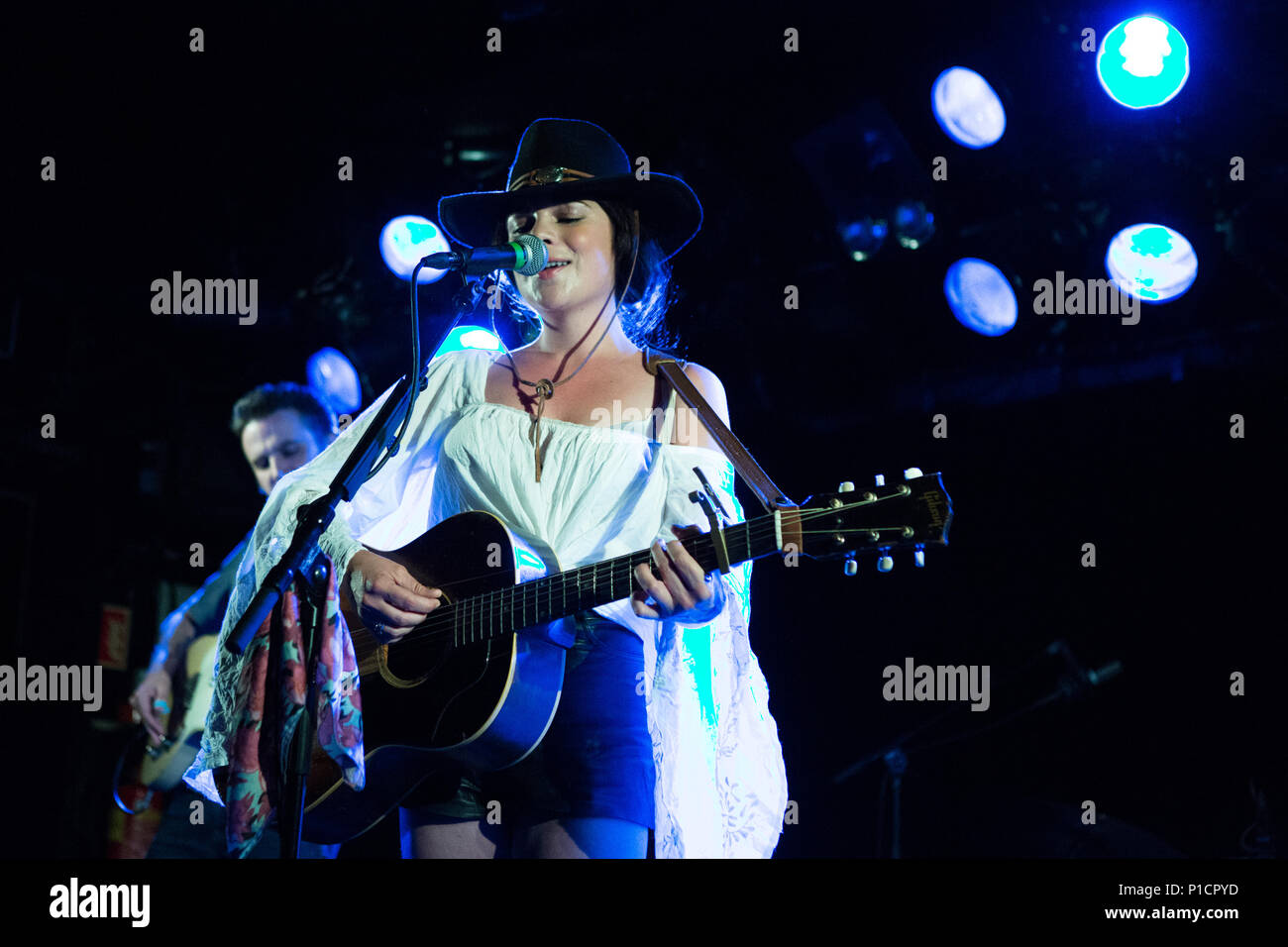 Whitney rose singer hi-res stock photography and images - Alamy