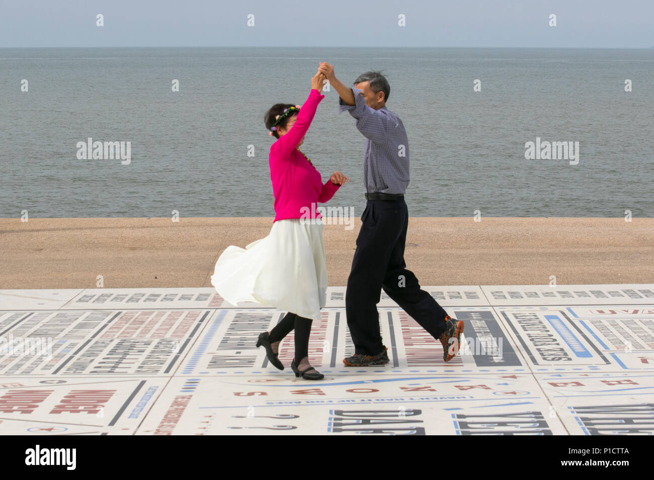 Impromptu dance hi-res stock photography and images - Alamy