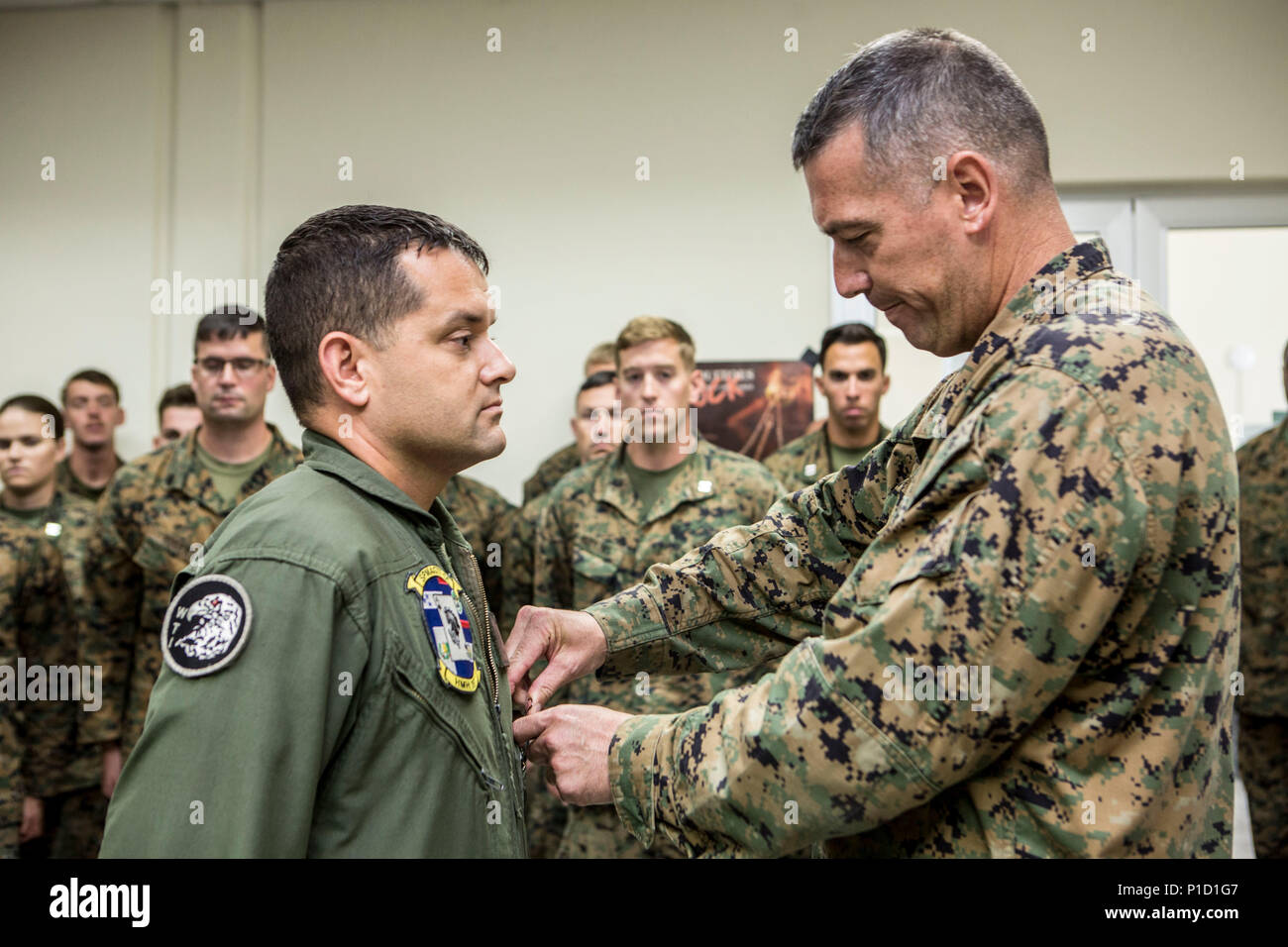 Joint service commendation medal hi-res stock photography and images ...