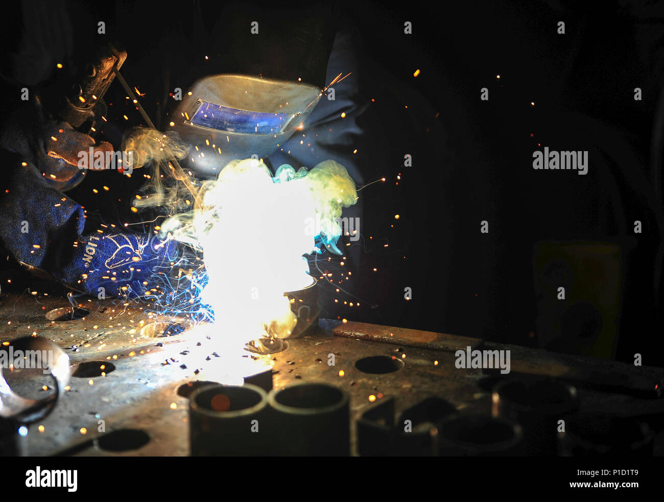 161013-N-YB023-058 ATLANTIC OCEAN (Oct. 13, 2016) Seaman Quintin Mems ...