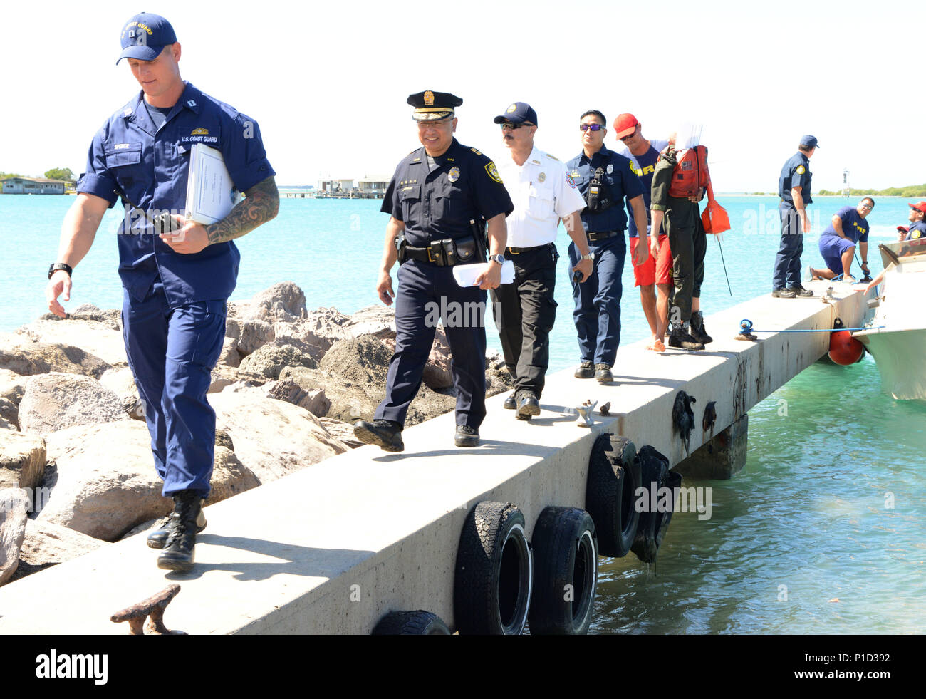 Crewmembers from the Coast Guard, Honolulu Police Department and ...