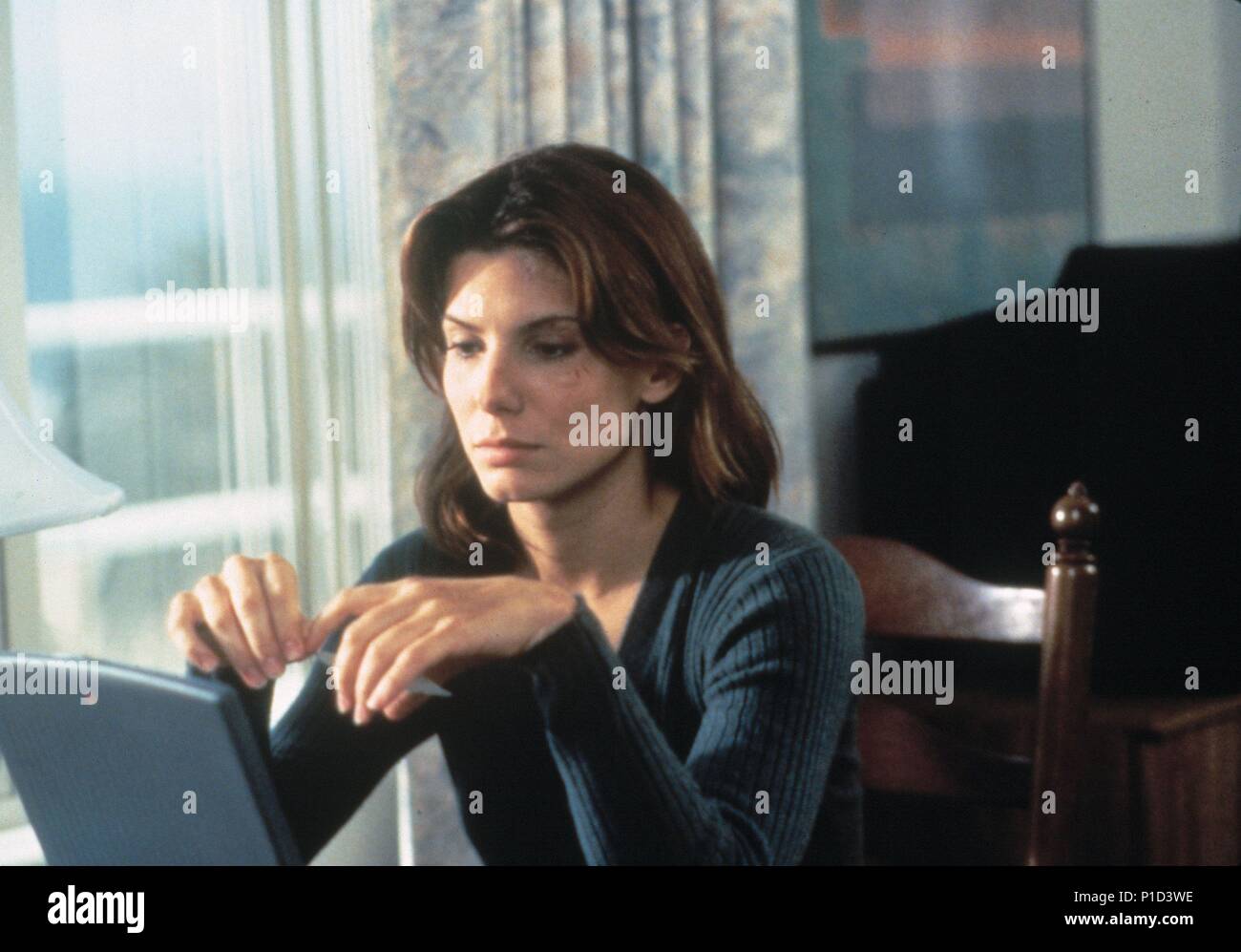 The net 1995 sandra bullock hi-res stock photography and images - Alamy