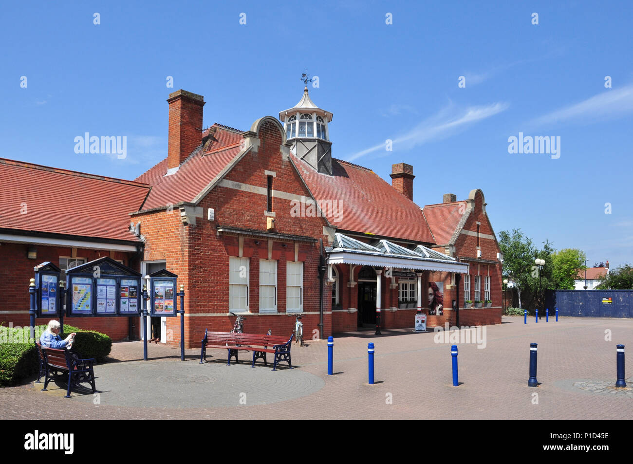 Traditional british railways station hi-res stock photography and ...