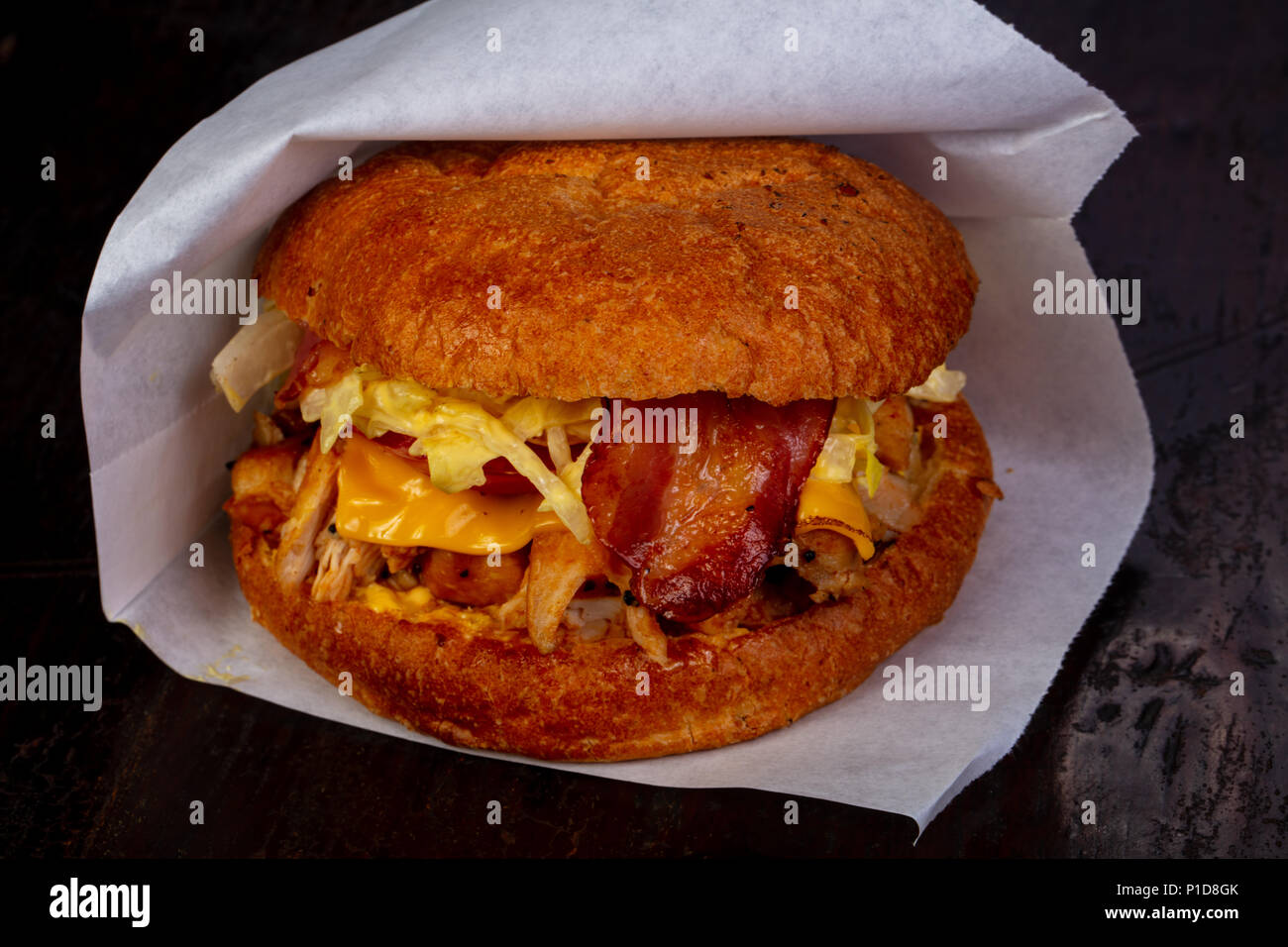 Bugrer with chicken and bacon Stock Photo - Alamy