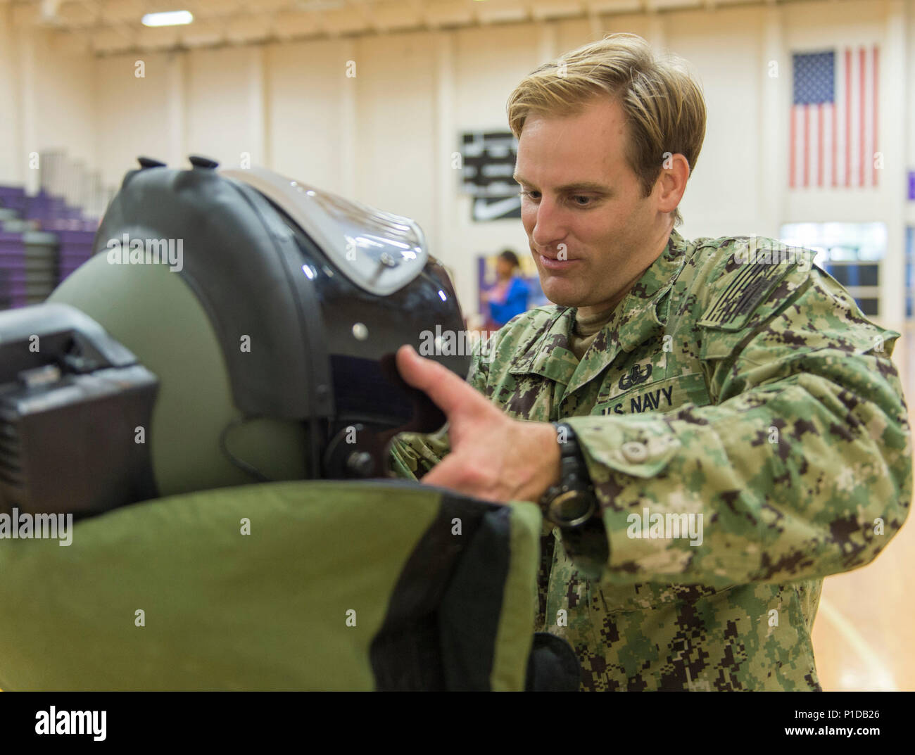 161019-N-SF508-225 NORFOLK, Va. (Oct. 19, 2016) — Petty Officer 3rd ...