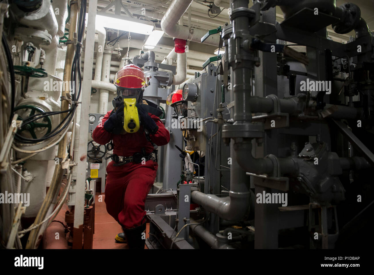 Naval firefighting thermal imager nfti hi-res stock photography and ...