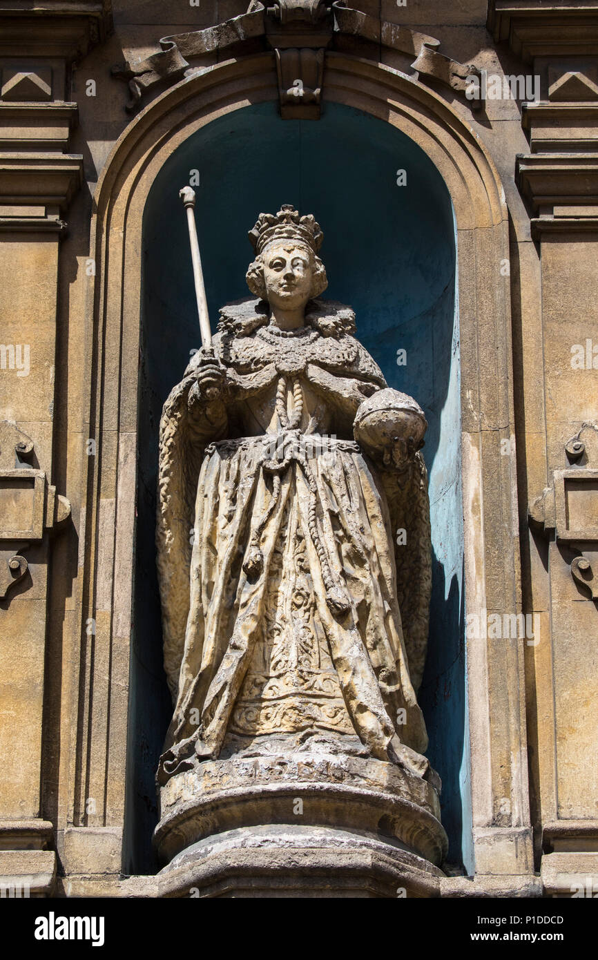 Elizabeth i statue london hi-res stock photography and images - Alamy