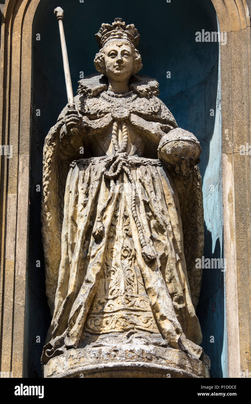 Statue queen elizabeth fleet street hi-res stock photography and images ...