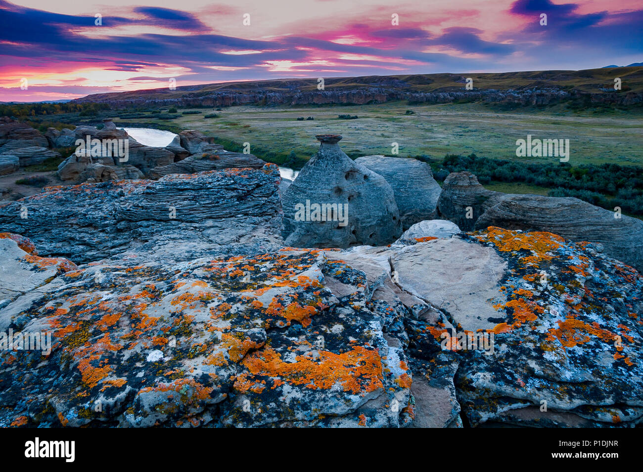 Hoodoos, Writing on Stone Provincial Park, (also known as "Ã Ã­sÃ­nai ...