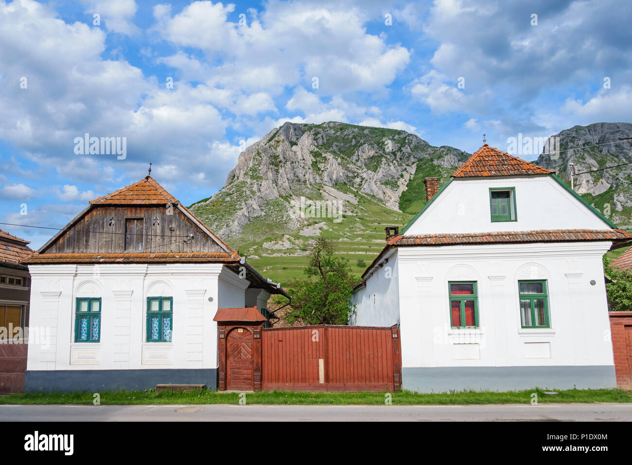 Romania houses hi-res stock photography and images - Alamy