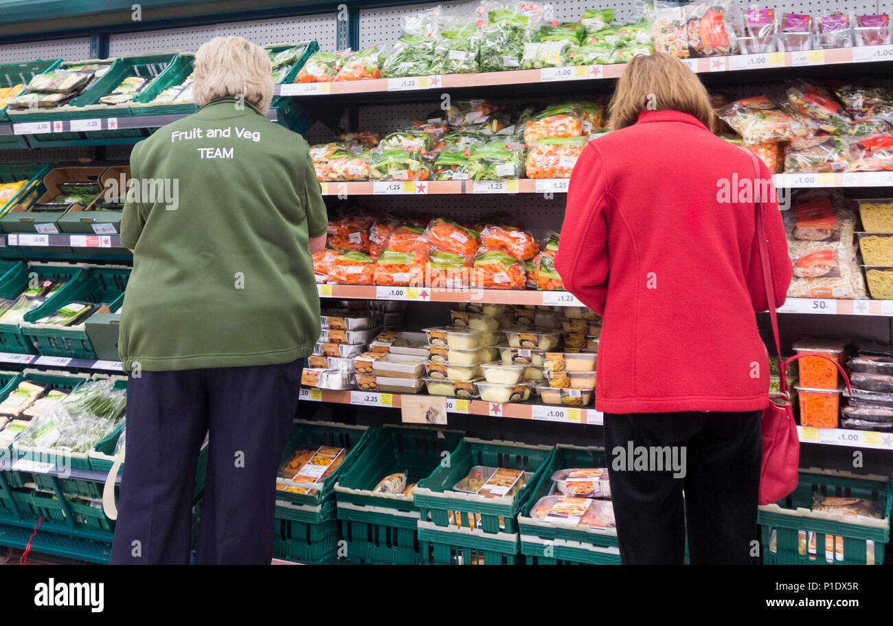 Tesco staff hi-res stock photography and images - Alamy