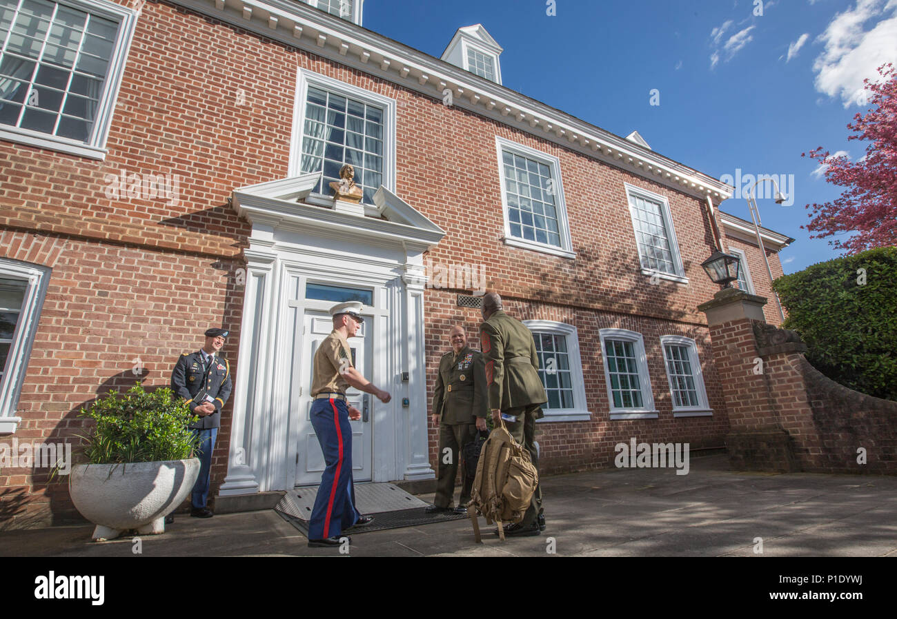 Embassy of the united states canberra hi-res stock photography and ...