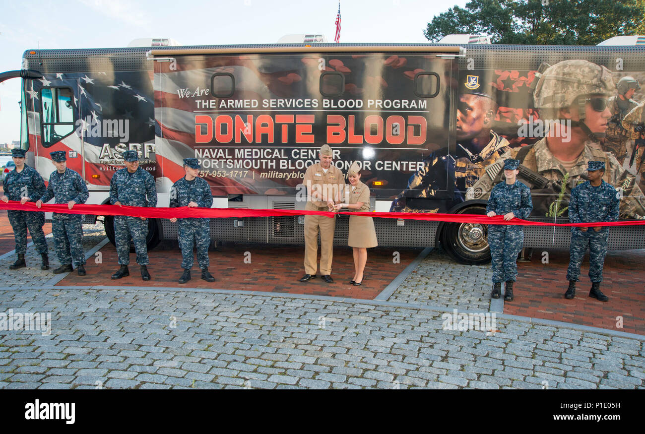 161017-N-DJ347-013 PORTSMOUTH, Virginia (Oct. 17, 2016) Capt ...