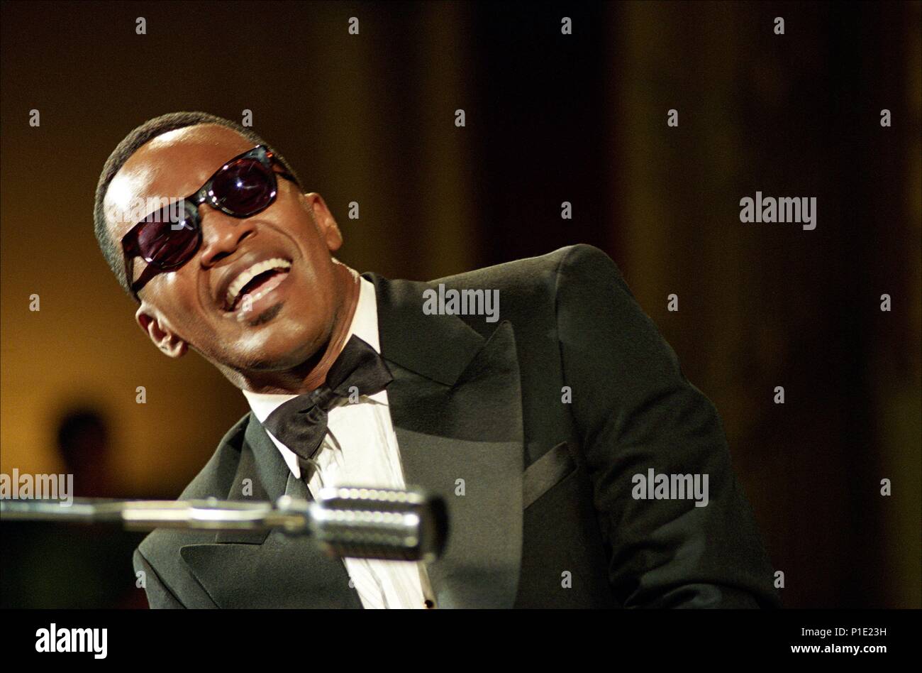 Jamie foxx ray 2004 hi-res stock photography and images - Alamy