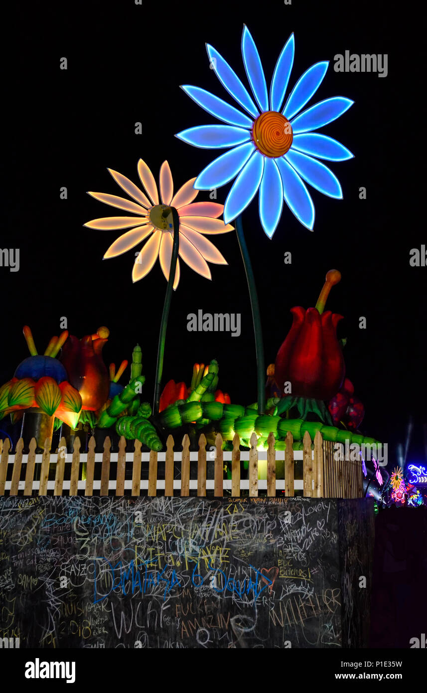 Kinetic flowers hi-res stock photography and images - Alamy