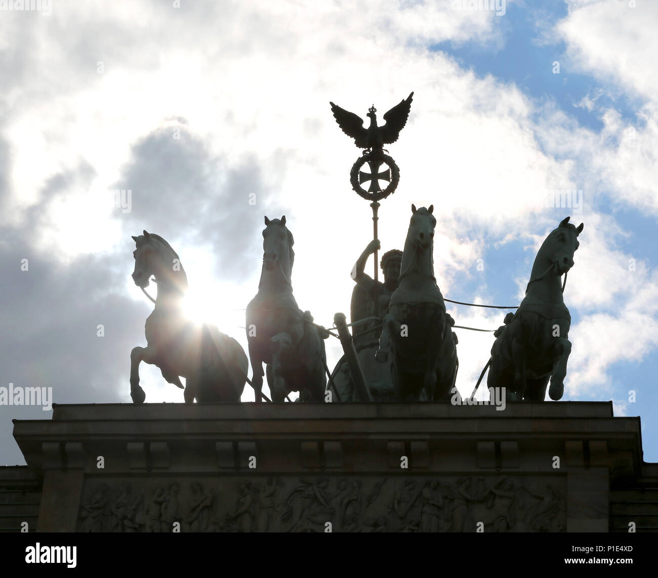 Berlin statue quadriga four horse chariot hi-res stock photography and ...