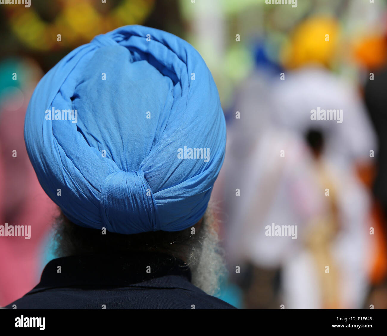Senior man with blue turban during a religious ceremony Stock Photo - Alamy
