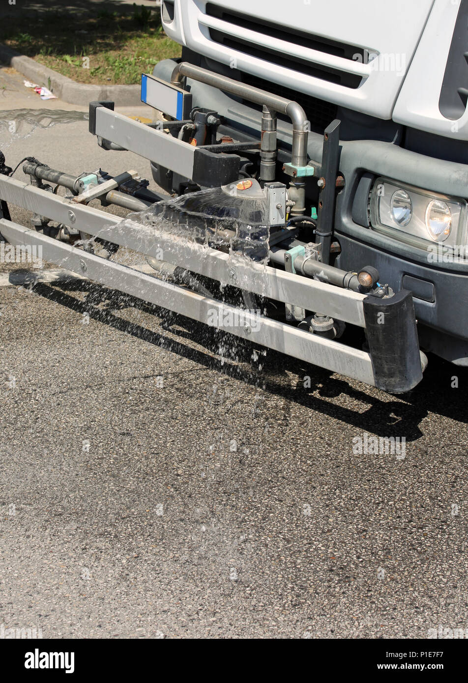 Lorry water washing hi-res stock photography and images - Alamy