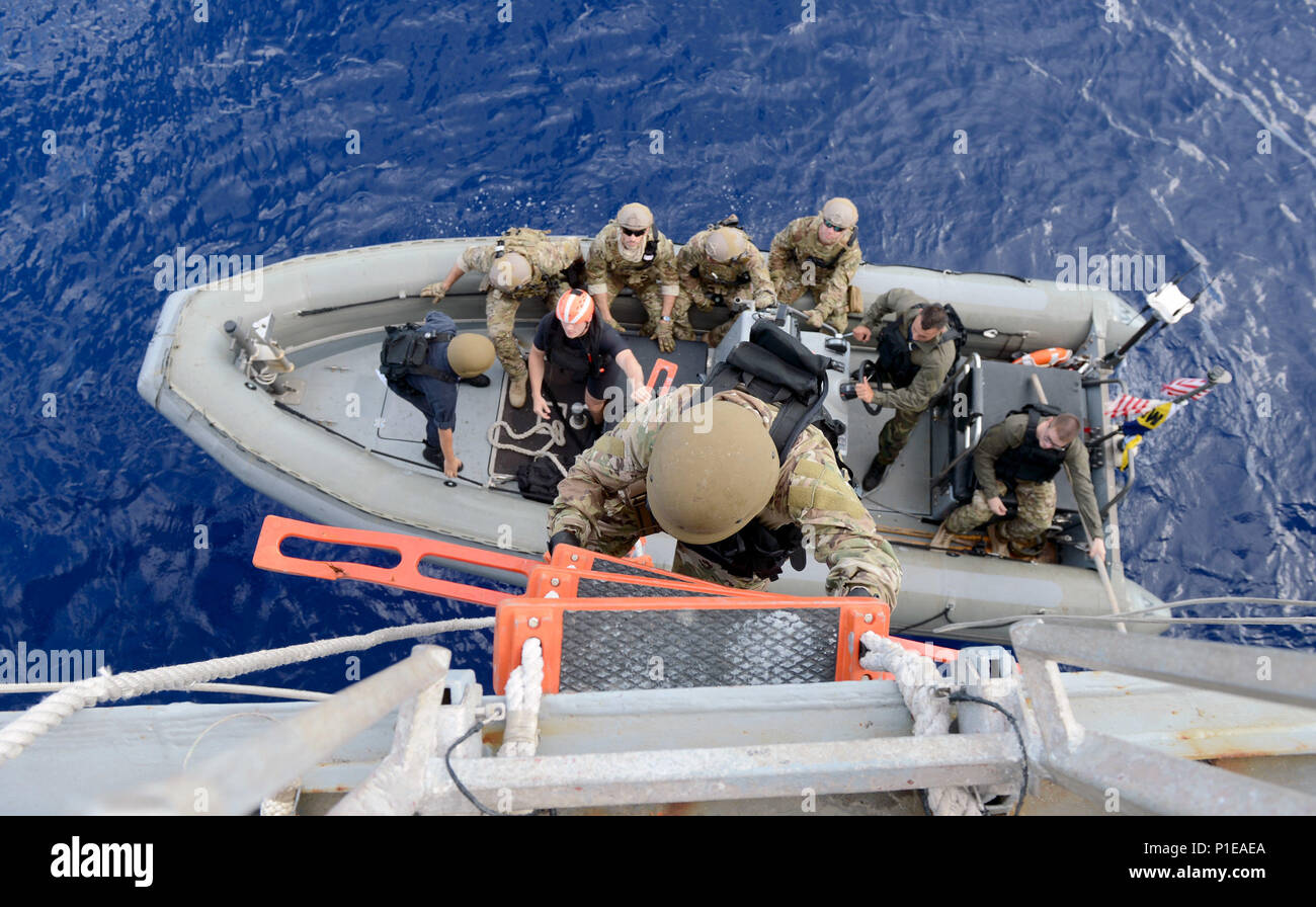 161011-N-YU572-185 PACIFIC OCEAN (Oct. 11, 2016) Petty Officer 3rd ...