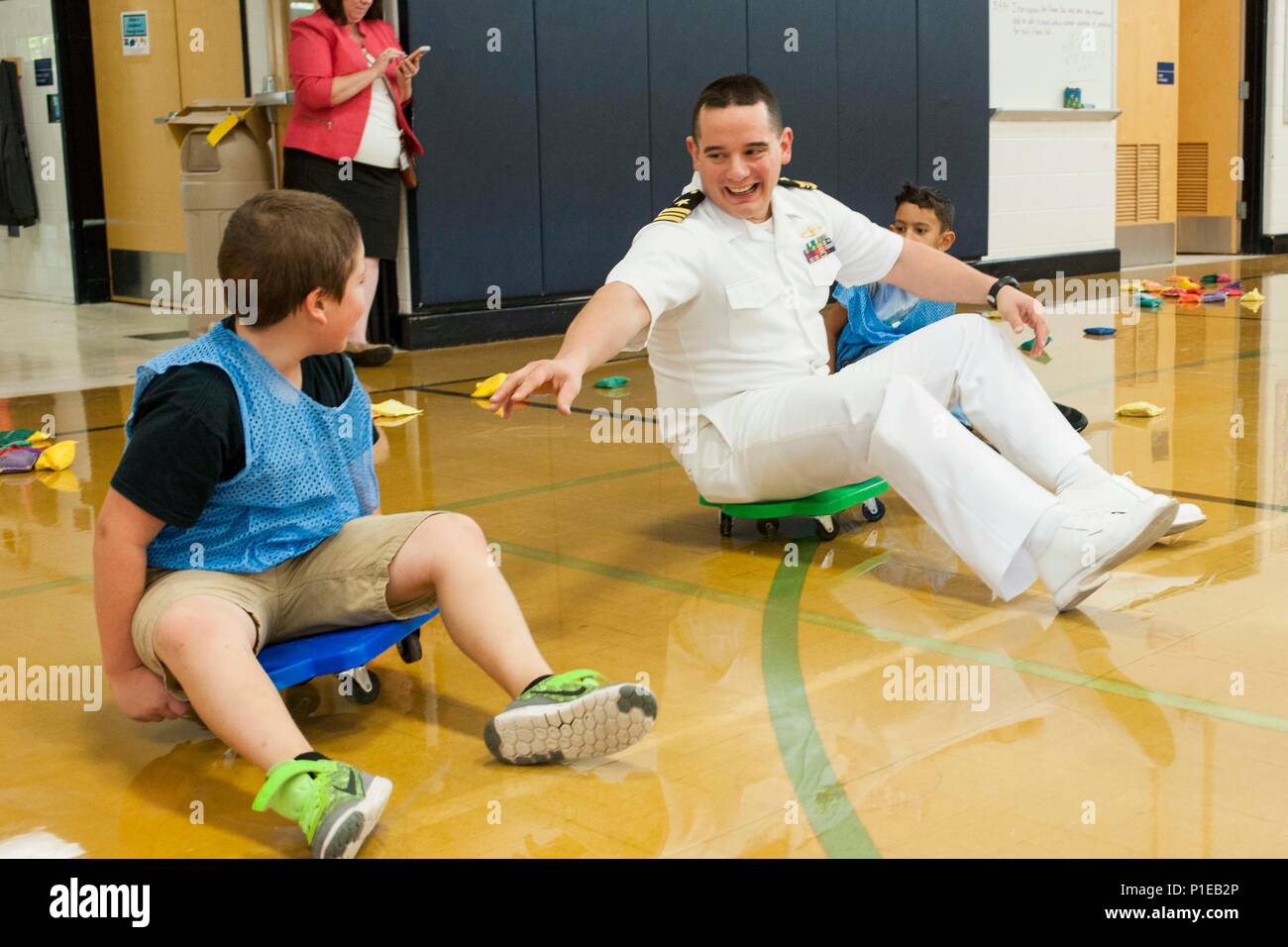 161013-N-XJ788-105 VIRGINIA BEACH, Va. (Oct. 13, 2016) Lt. Cdr. Gregory ...