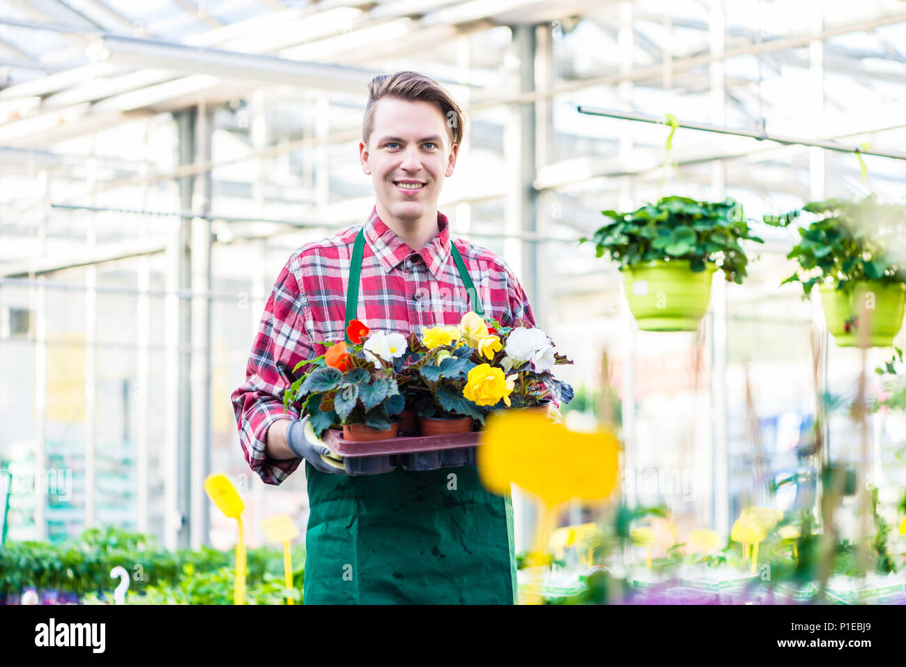 Man male vendor hi-res stock photography and images - Alamy