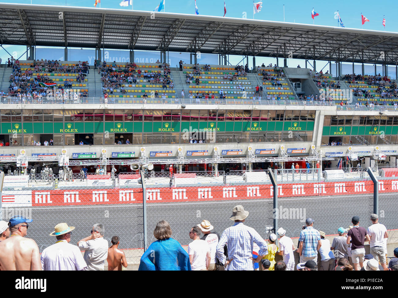 Le mans grandstand hi-res stock photography and images - Alamy