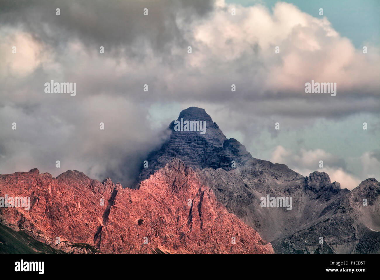 Sunlight on cliff hi-res stock photography and images - Alamy