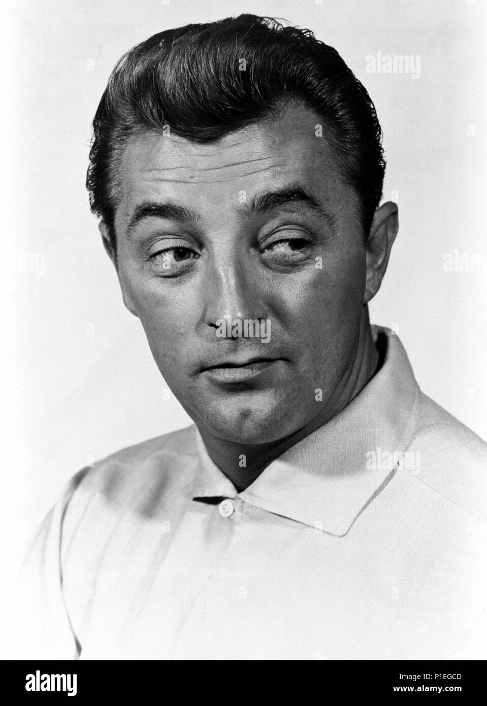 Stars robert mitchum hi-res stock photography and images - Alamy