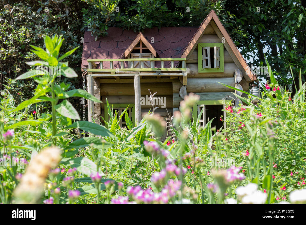 Funny house sale hi-res stock photography and images - Alamy