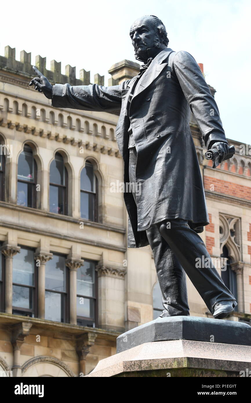 Grade 2 listed statues hi-res stock photography and images - Alamy