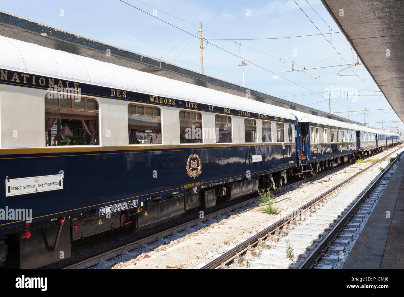 Venice simplon orient express luxury train hi-res stock photography and ...