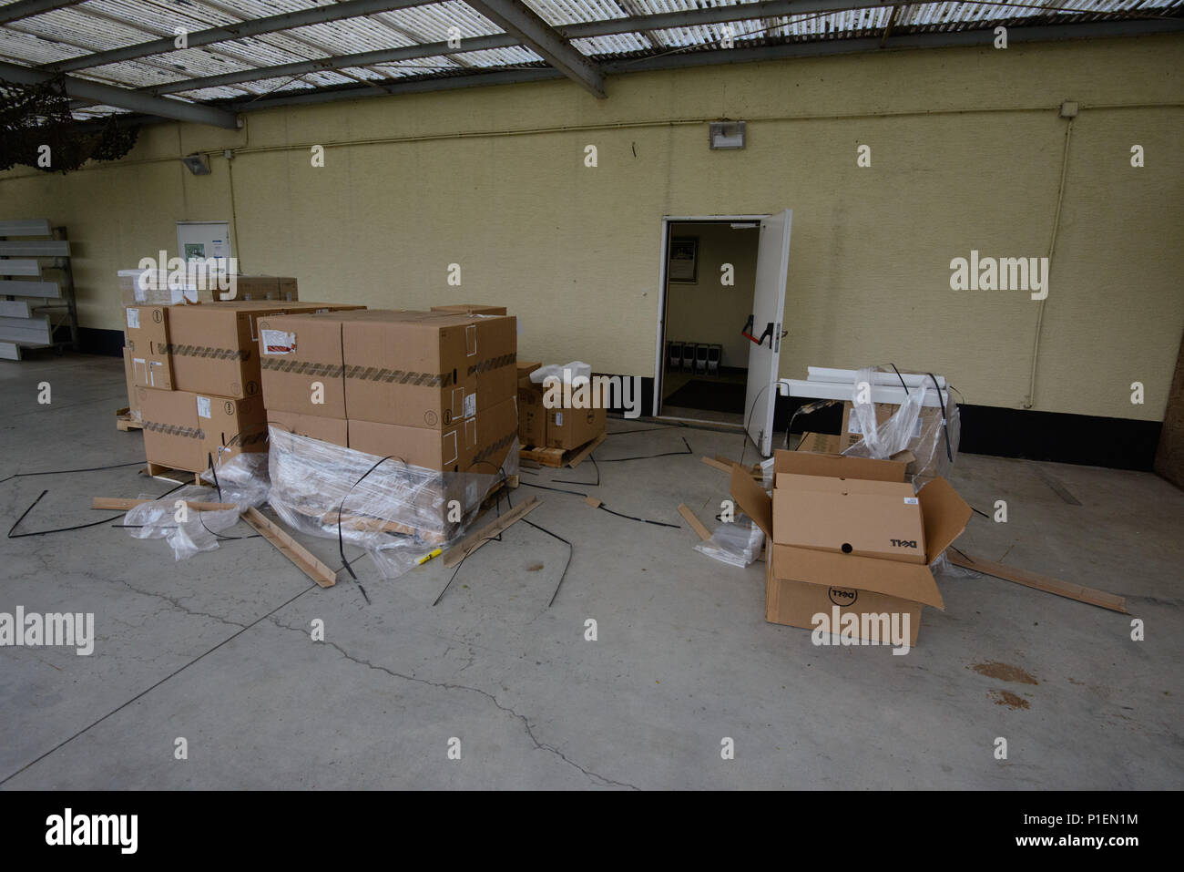 New computers in boxes hi-res stock photography and images - Alamy