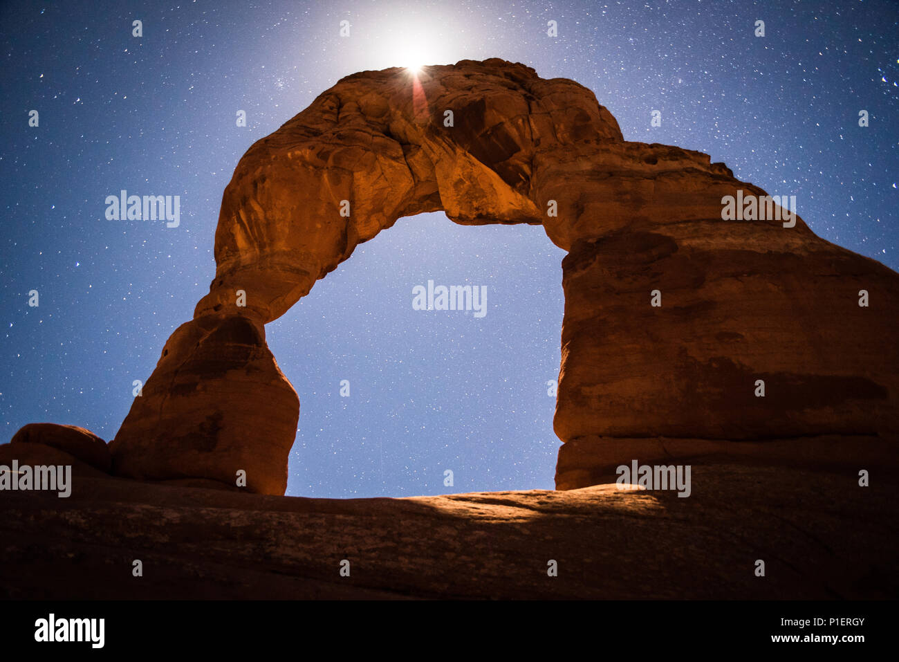 Delicate Arch at Arches National Park lit up by the moon against the ...