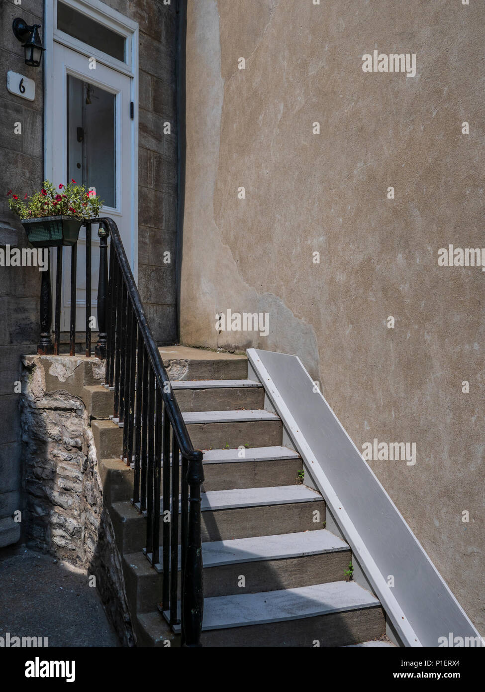 Entrance stairs steps hi-res stock photography and images - Alamy