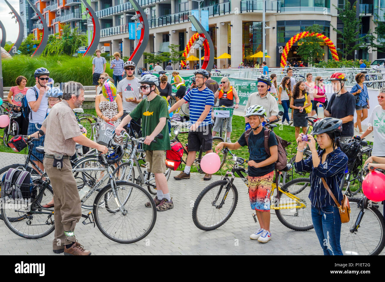 Moving day canada bicycle hi-res stock photography and images - Alamy
