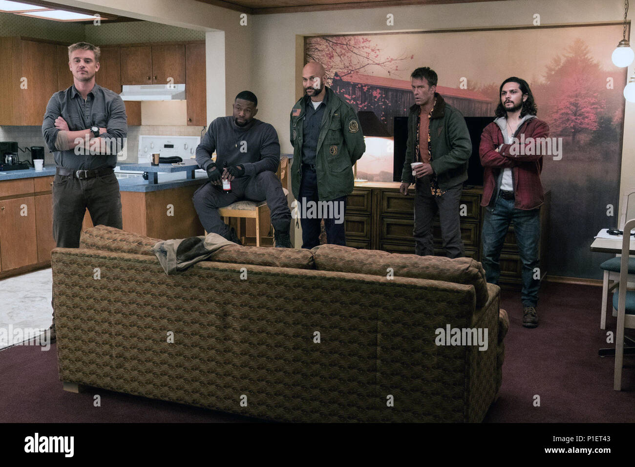 Shane black predator hi-res stock photography and images - Alamy