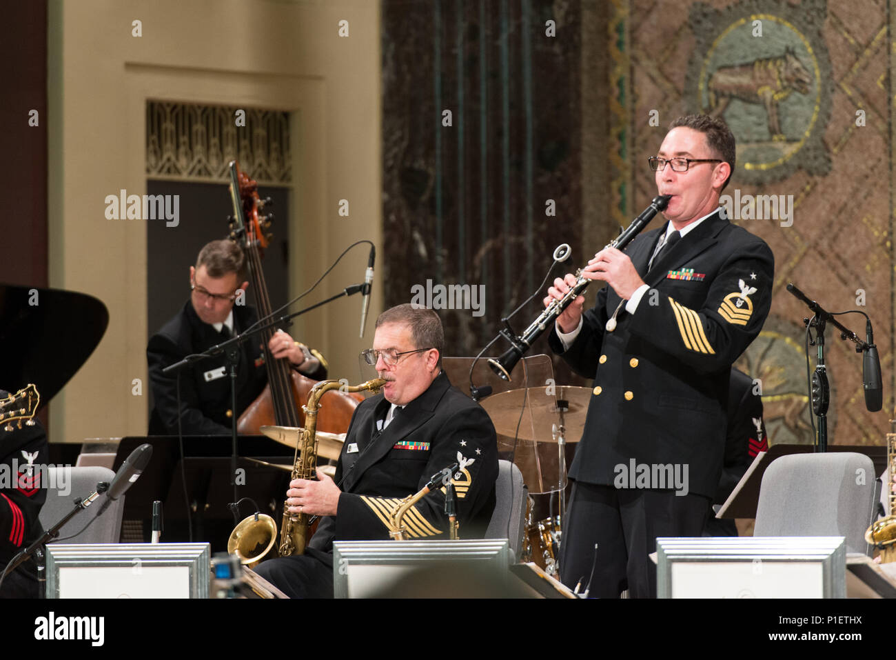 ST. LOUIS (Oct. 23, 2016) Senior Chief Petty Officer William Mulligan ...