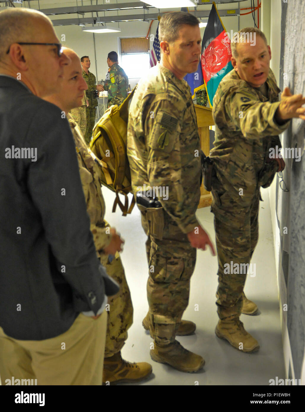 Lt. Col. Mike Liesman briefs Maj. Gen. Robert Walters and Canadian ...