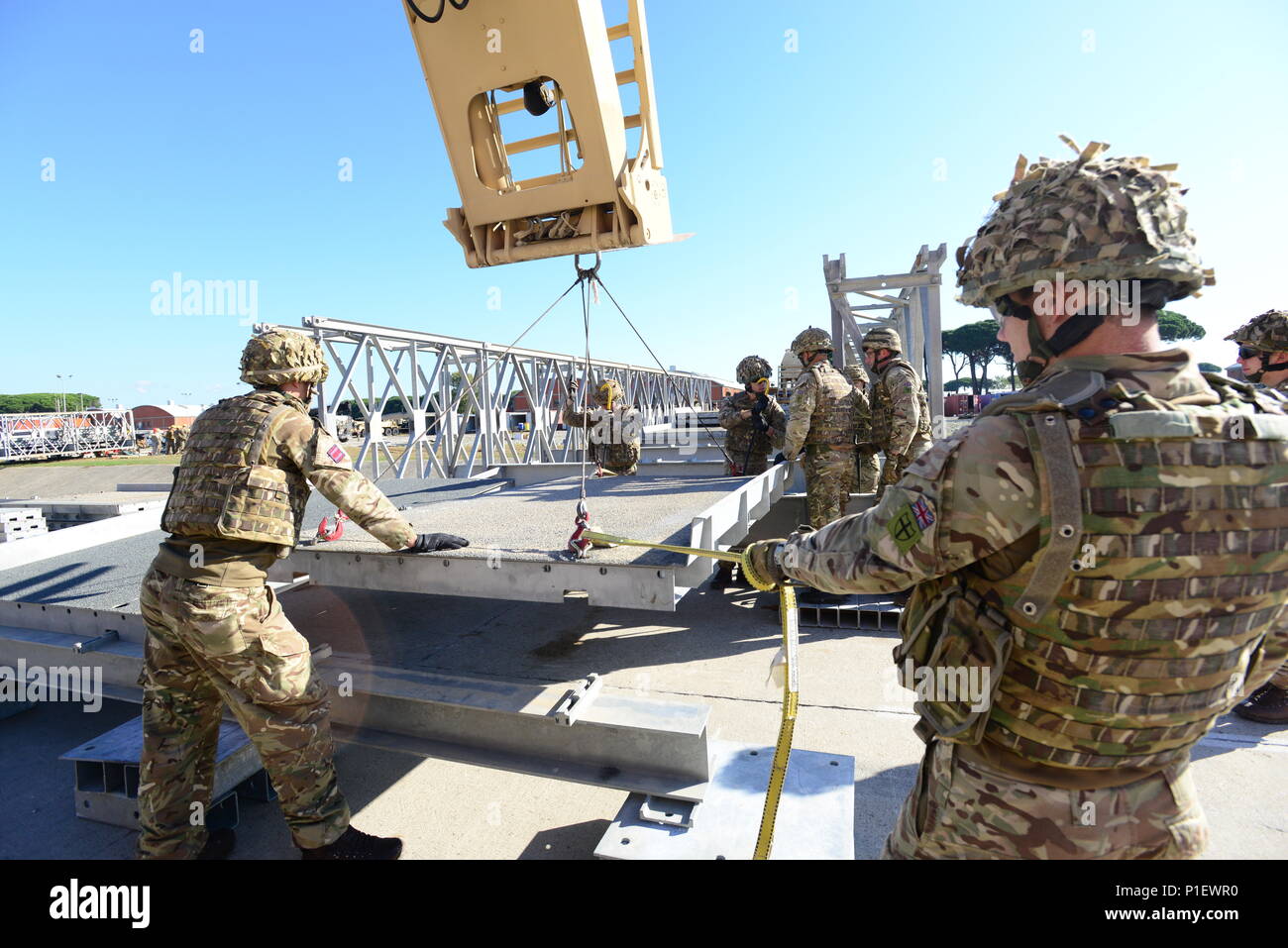 Soldiers from British Army’s 22nd Royal Engineers Regiment work to ...
