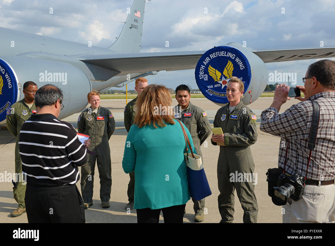 Members of the 375th Aeromedical Evacuation Squadron explain their ...