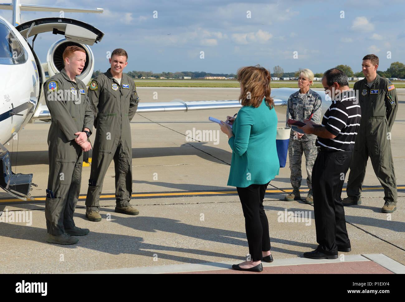 Media members visit Scott Air Force Base, Illinois servicemembers to ...