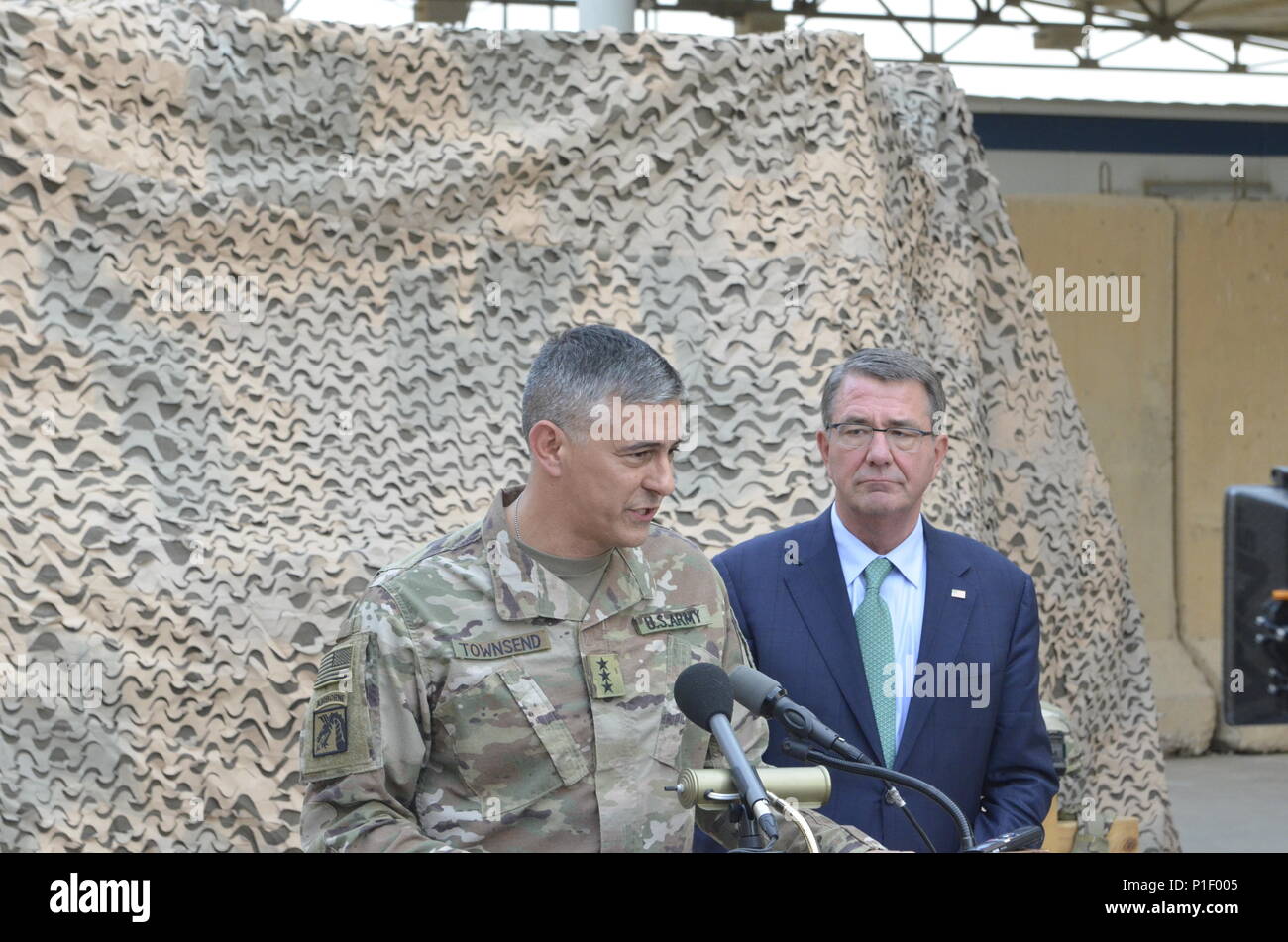 Secretary of Defense Ash Carter and U.S. Army Lt. Gen. Stephen Townsend ...