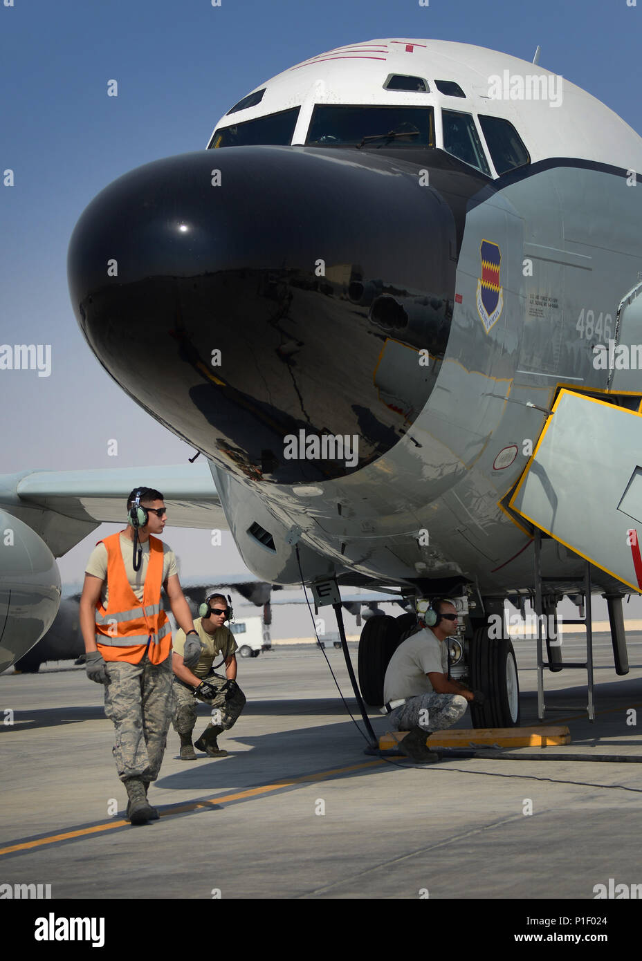 Personnel from the 379th Expeditionary Aircraft Maintenance Squadron ...