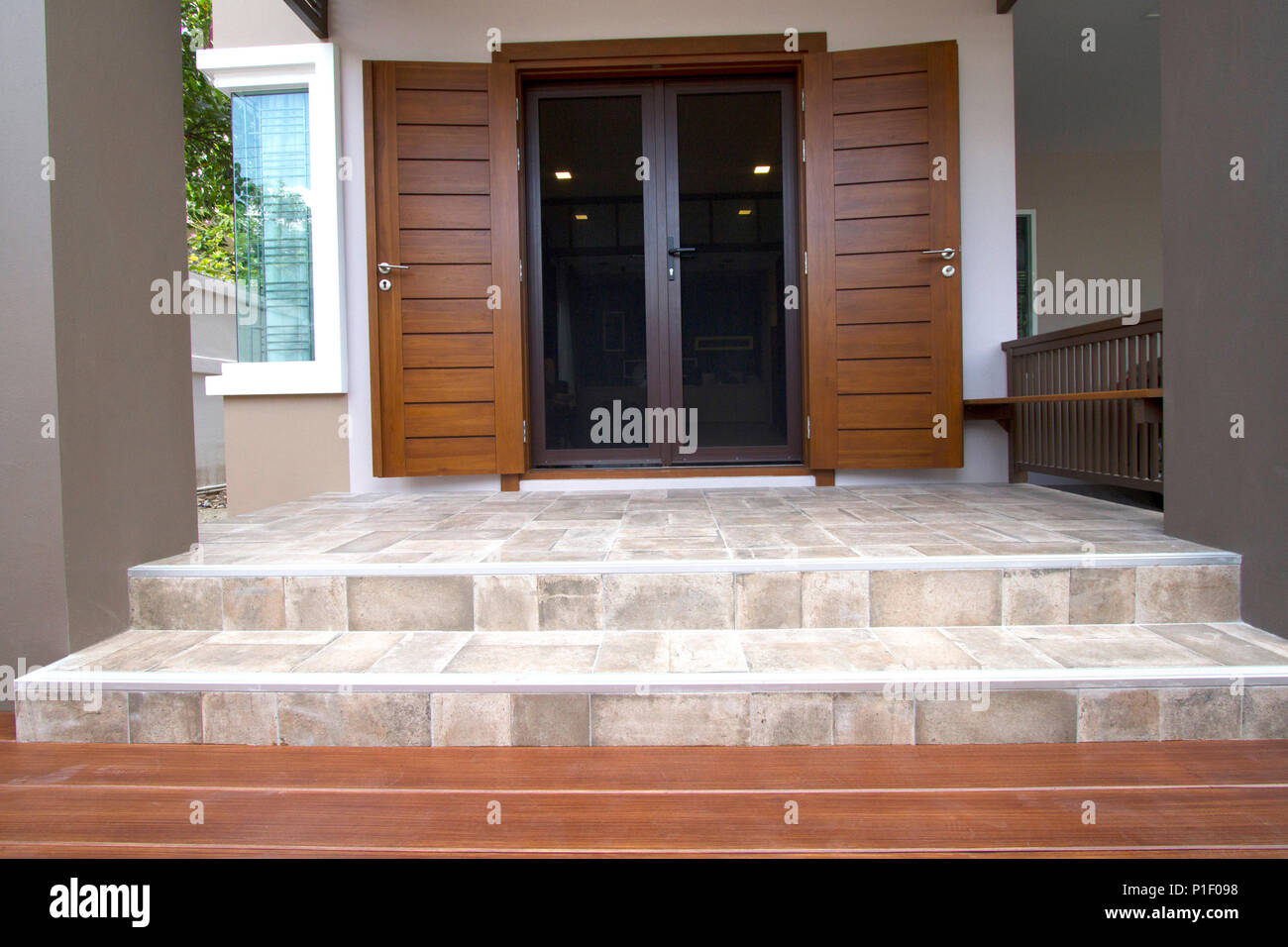 Main entrance to an apartment building hi-res stock photography and ...